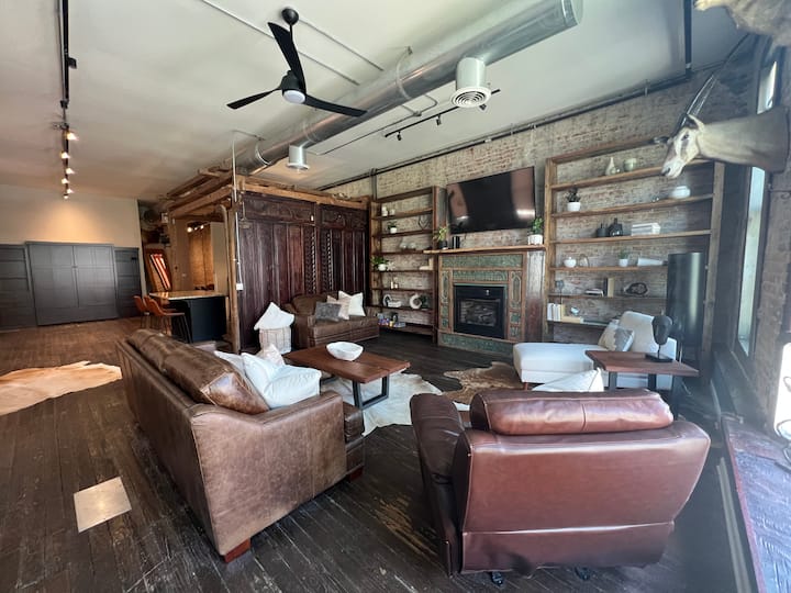In The Midst- Amazing Loft In The Midst Of It All! - Springfield, MO
