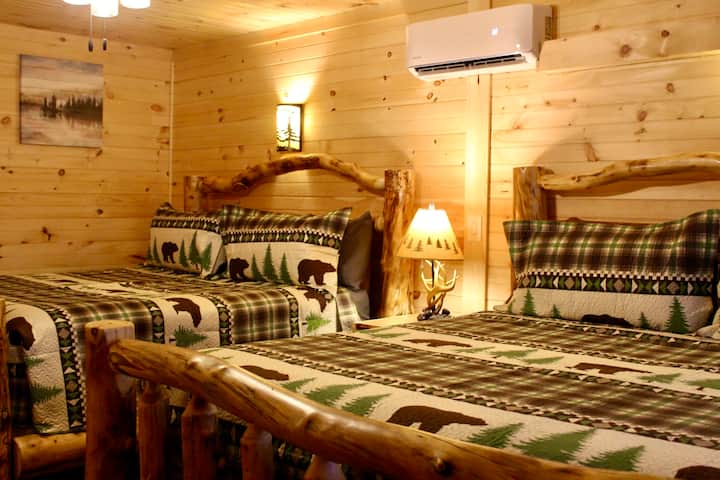 Family Retreat: Spacious Cabin With Rustic Charm - Lake George