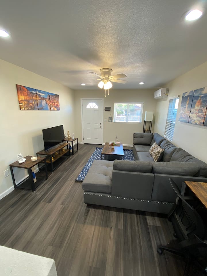 Modern & Cozy House With Private Yard - Albuquerque, NM