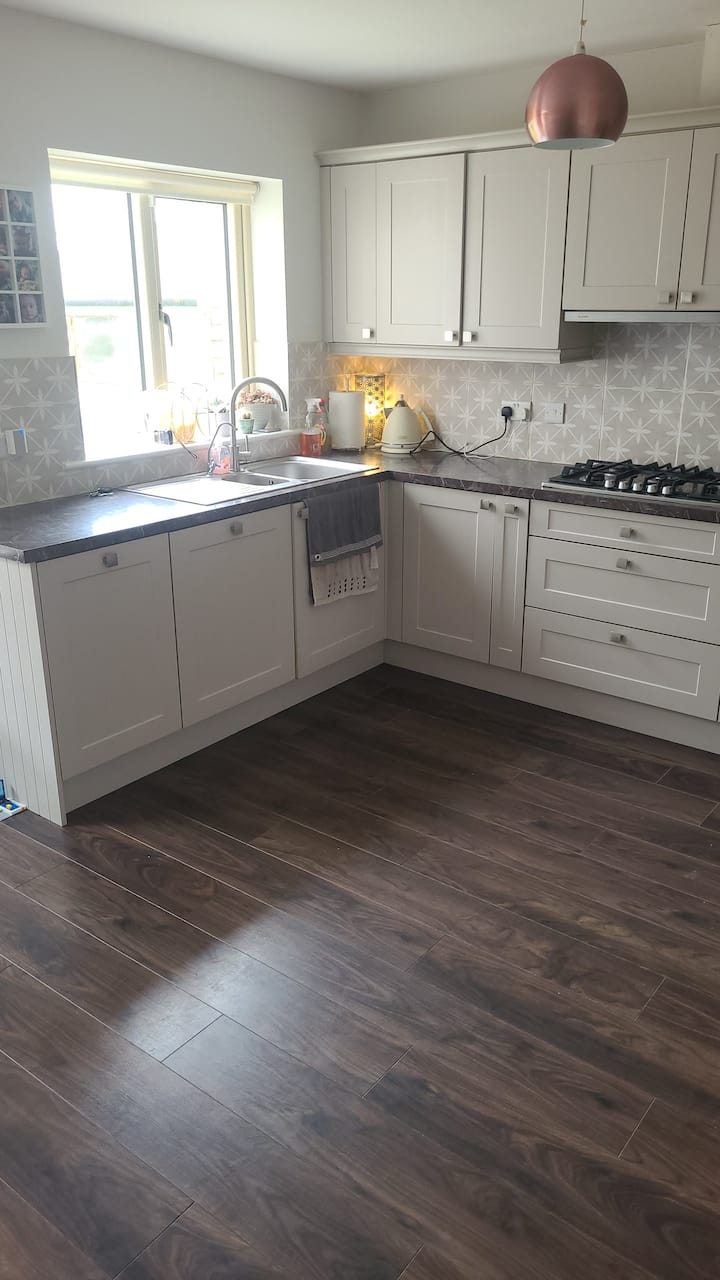 Homely 3 Bed House With Spacious Garden - Maynooth