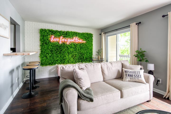 Downtown Nashville Condo, Pool, Walk To Broadway! - Nashville, TN