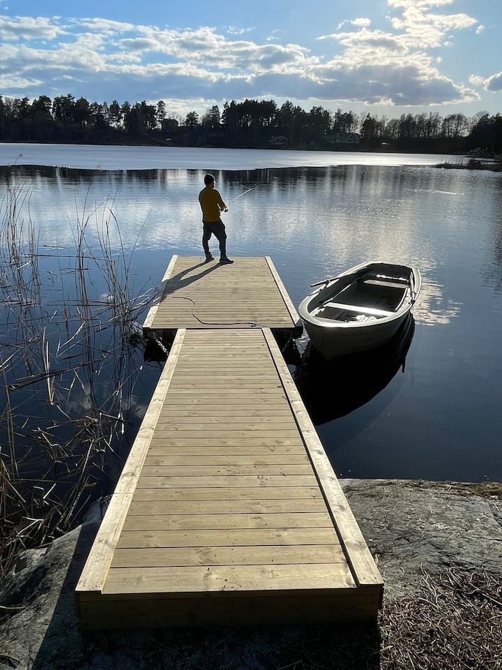 Mysig Stuga Vid Insjö I Soligt Och Lugnt Läge - Vaxholm