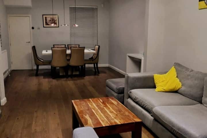 2 Bedroom Entire Home With Private Garden, Kitchen - Ilford