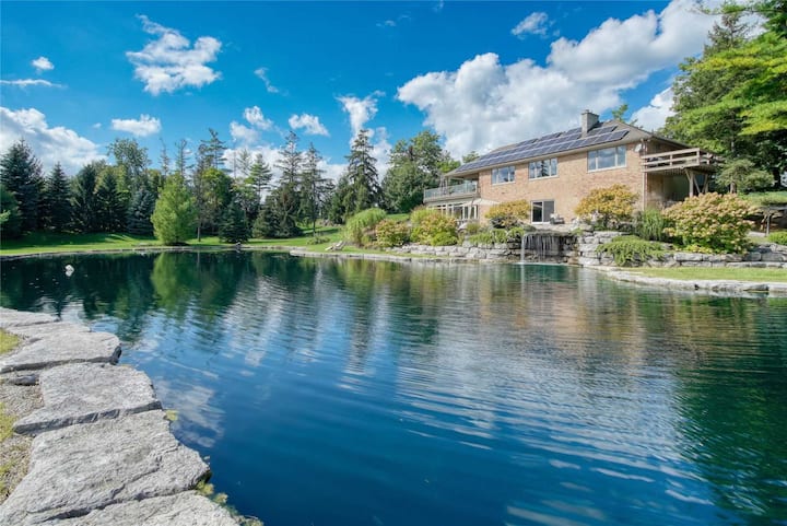 Luxury Villa For Accommodation - Kitchener, ON, Canada