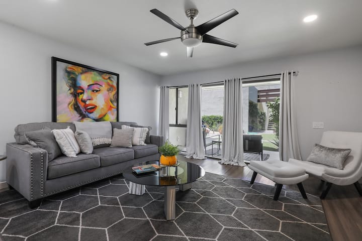 Newly Remodeled Modern Palm Springs Condo 1b1b - Palm Springs, CA