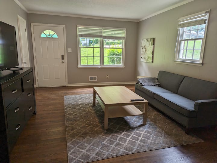 Cozy 3br House 3 Min From Downtown Spartanburg. - Spartanburg, SC