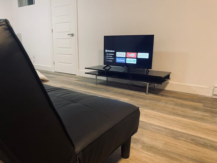 The Terrebonne Studio! 1 Bed 1 Bath & Kitchenette! - Terrebonne
