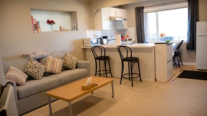 Spacious 2 Bedroom  Suite In Nw Calgary - Calgary