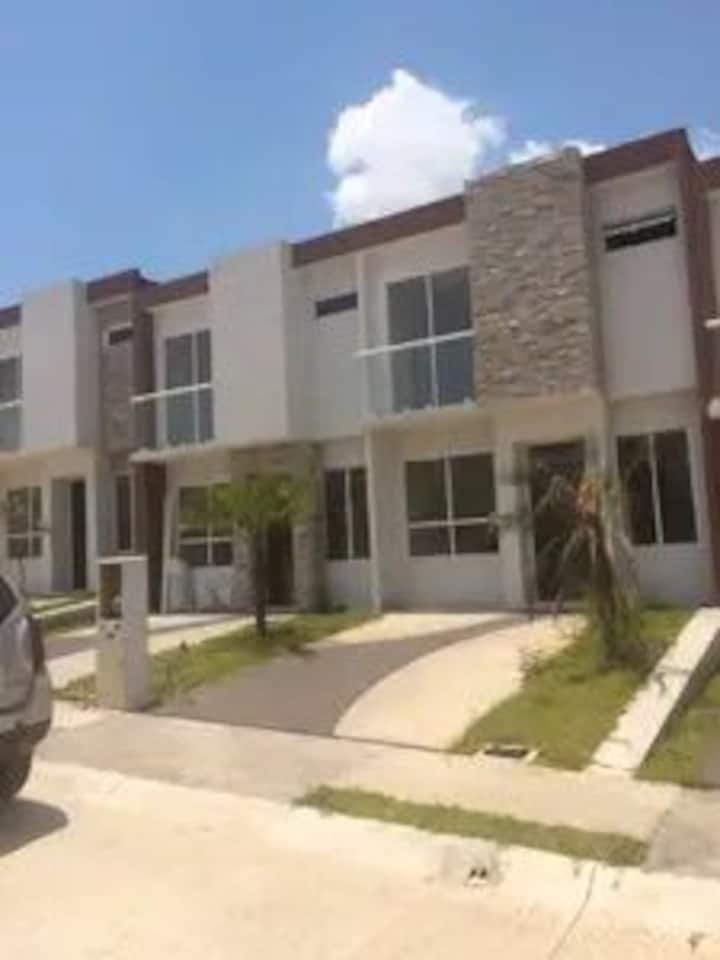 Agradable Casa De 3 Recamaras Y 2 .5 Baños - Xalapa