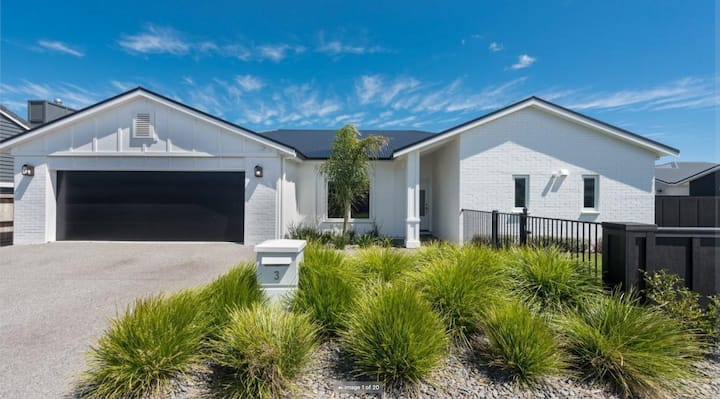 Walk To The Beach From This Sunny 3 Bedroom Home. - Te Puke