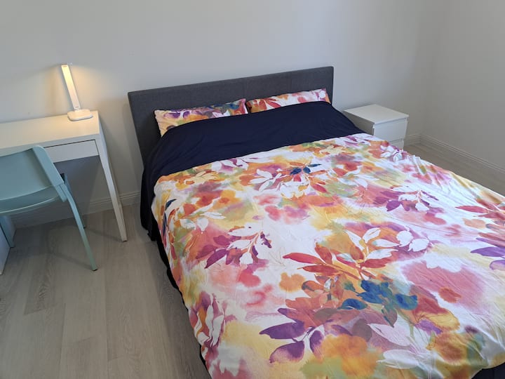 1 Room With Ensuite  In Cheerful 4 Bedroom Home - Marion