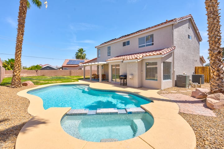 Bright*luxurious*cozy 4bd 3ba W/ Pool + Office - North Las Vegas, NV