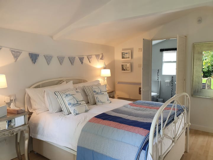 1 Bedroomed Secluded Cabin, Free Off-road Parking - Seaford