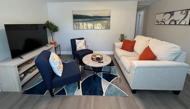 Dunedin Living - Walking Distance To All! - Dunedin, FL