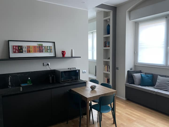 Modern Flat - Historic Centre - Navigli Ticinese. - Milan