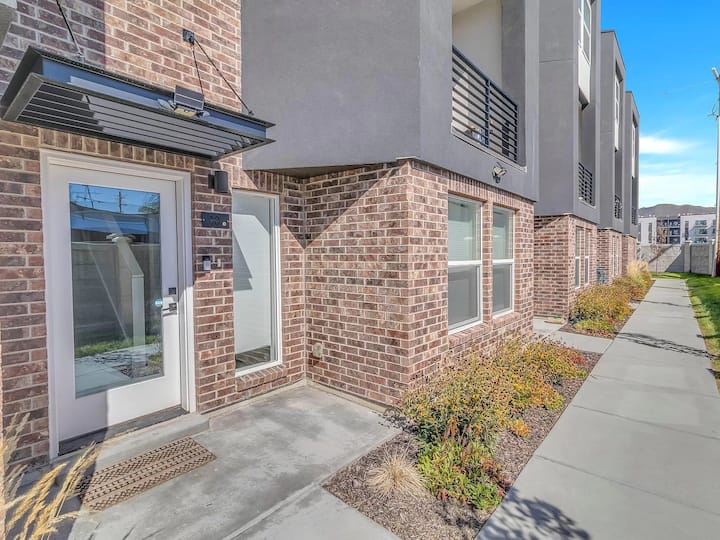Modern Townhouse In The Heart Of Salt Lake City - Salt Lake City, UT