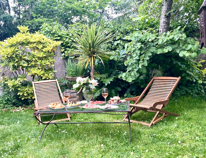 À Tours, Jolie Maison De Ville Avec Jardin Arboré. - Tours