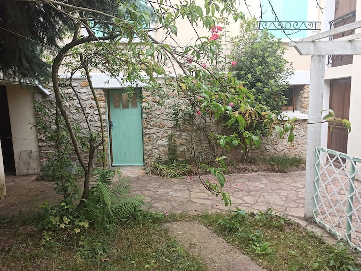 Sainte Geneviève Des Bois:
Studio Indépendant - Saint-Michel-sur-Orge