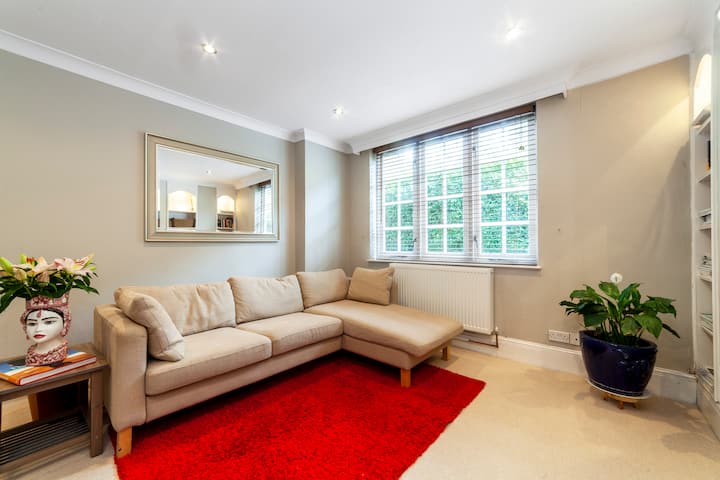 Wandsworth 2-bed Apartment With Parking - Earl's Court