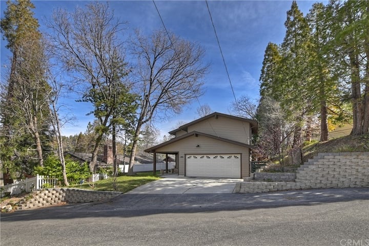 Walk To Lake|fenced Yard|sleeps 8! - Crestline, CA