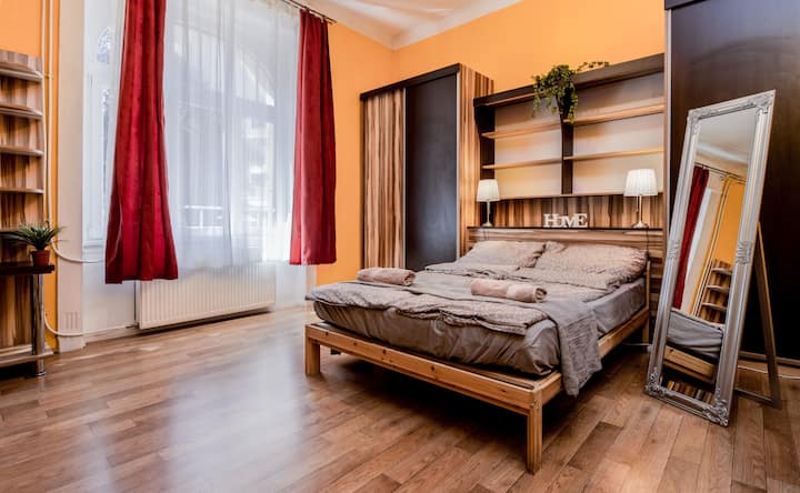 Private Room Next To The Buda Castle Funicular - Budapest