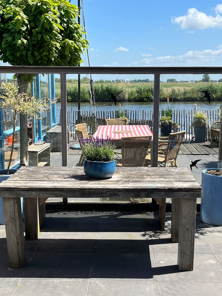 Vrijstaand Huis Aan Het Water Met Polyvalk - Sneek