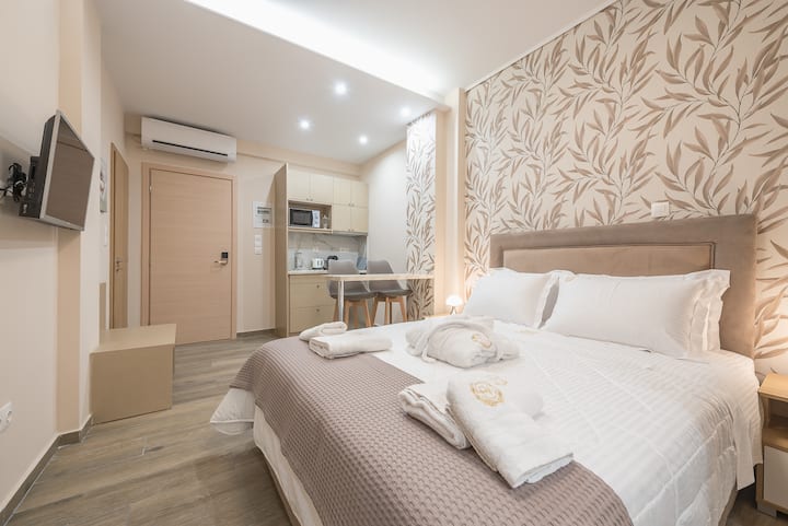 An Elegant Suite At The Center Of Athens (No 6) - Atena