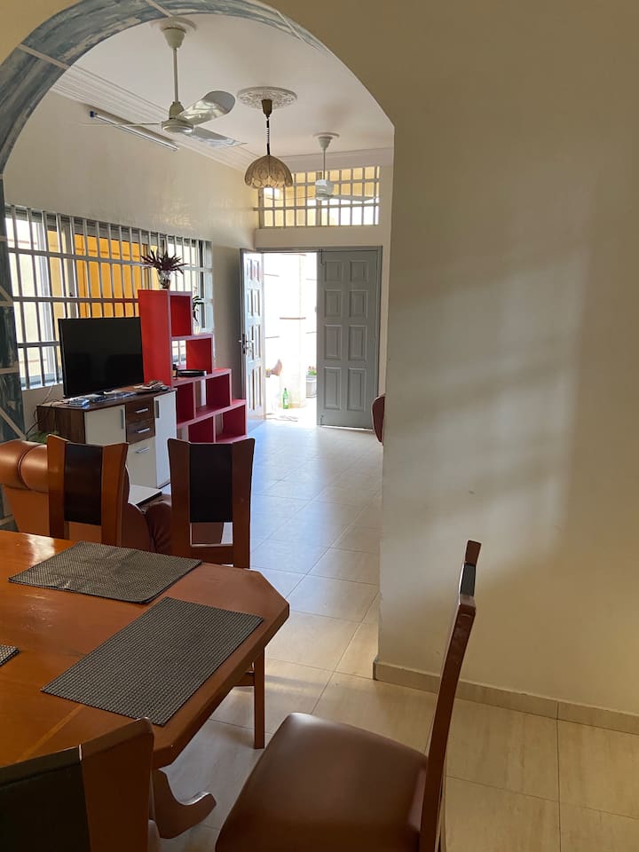 Magnifique Villa Avec Parking Gratuit Sur Place - Cotonou