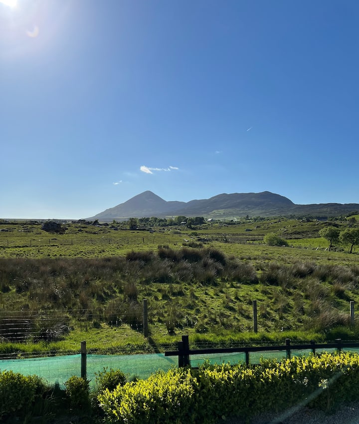 Airy Two Bedroom Let With Scenic Views. - Westport