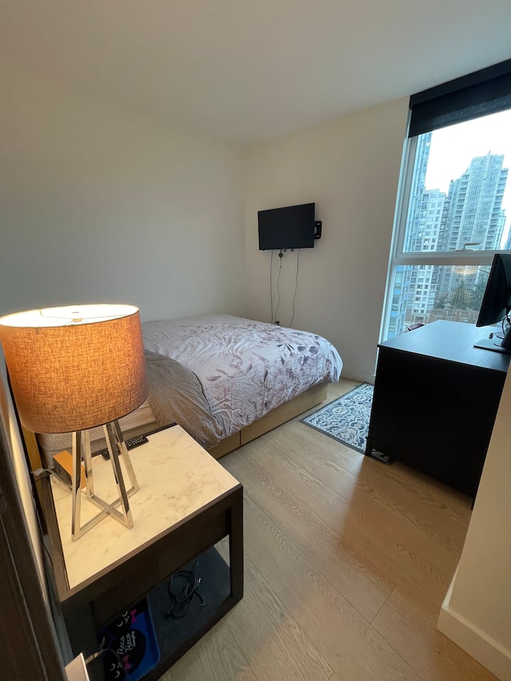 One Living Room And Bed Room Long Term Rental - Vancouver