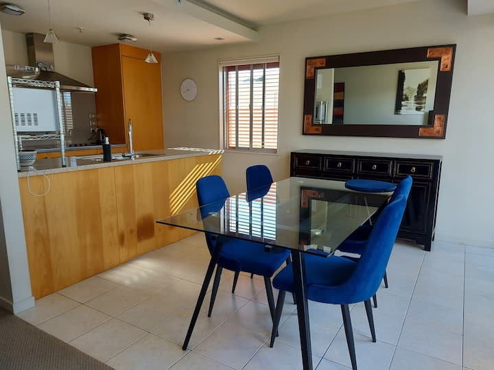 Central, Stylish Apartment – Walk To Lake, Shops & - Taupō