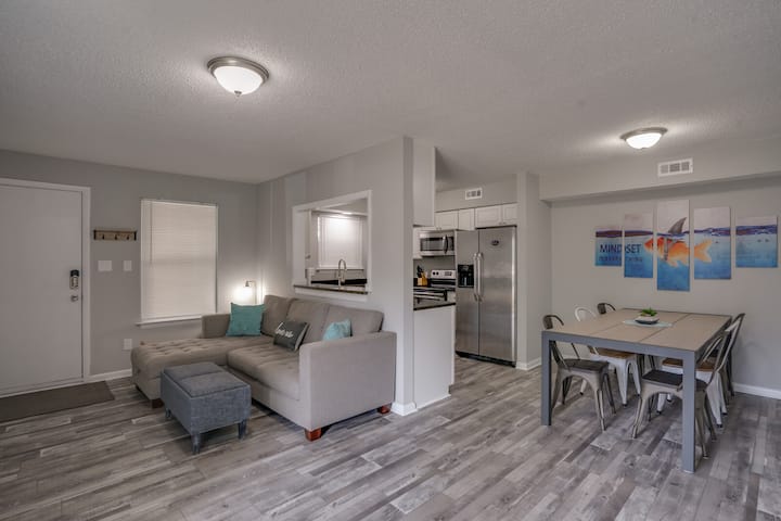Fully Furnished, Tv, Roku & Internet. Just Bring Your Suitcase - Newport News, VA