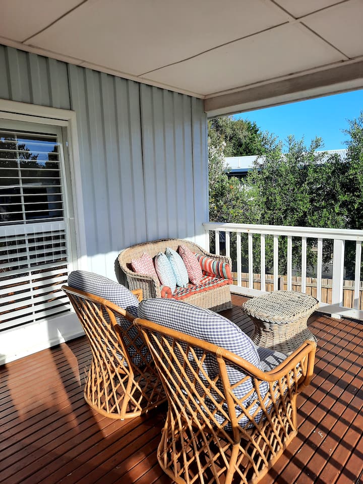 Lovely 3 Bedroom Home Just
3min Walk To Beach - Ventnor