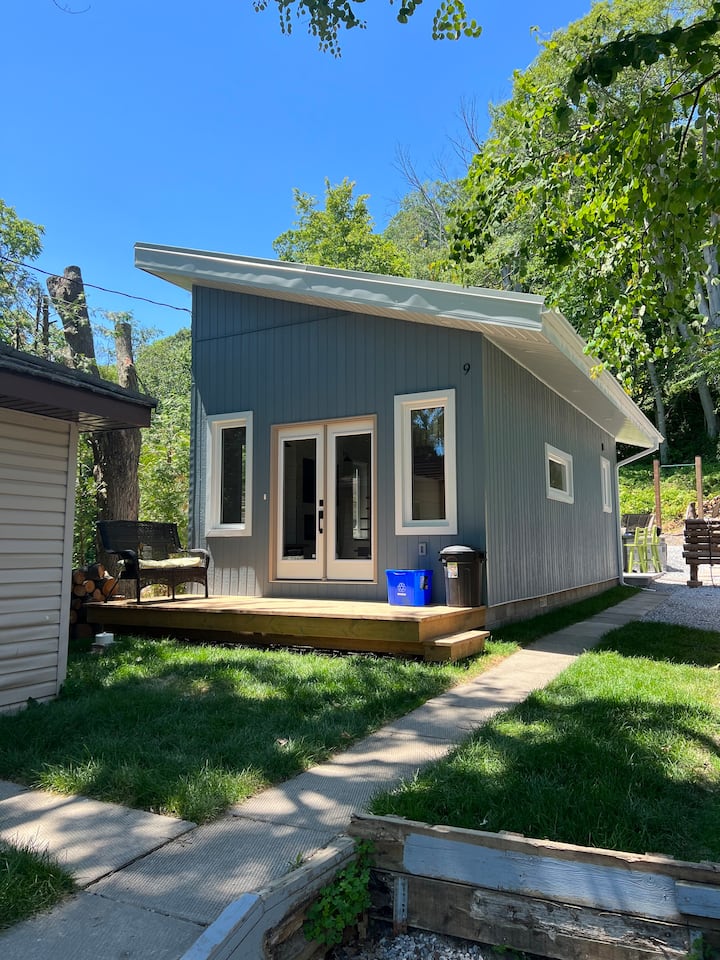Turkey Point Tiny Home W/ Jacuzzi Hot Tub - Ontario