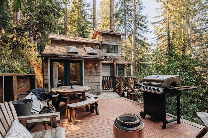 Crow's Nest - Private, Spa, High-Speed Internet - Cabins for Rent in ...