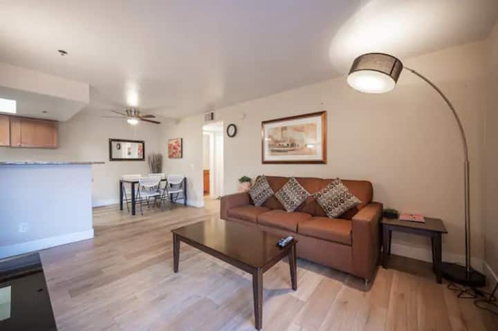 Comfy 2br/2ba, Near Strip, Free Parking/gym/pool - NAB Show