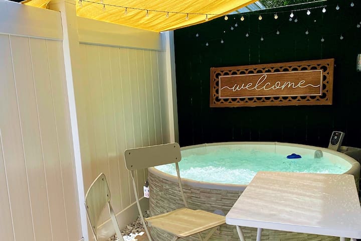 Adventure Gardens Oasis 
Near Busch Gardens - Tampa, FL