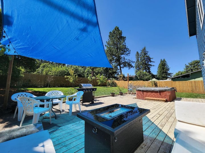 3 Bed Home With Hot Tub And Outdoor Living Area - Eugene, OR