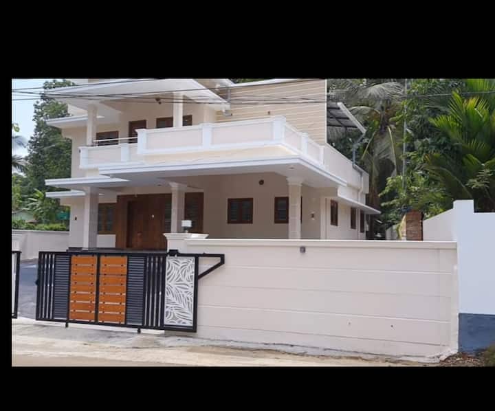 Luxurious 4 Bedroom Residential Home In Pala Town - Pala
