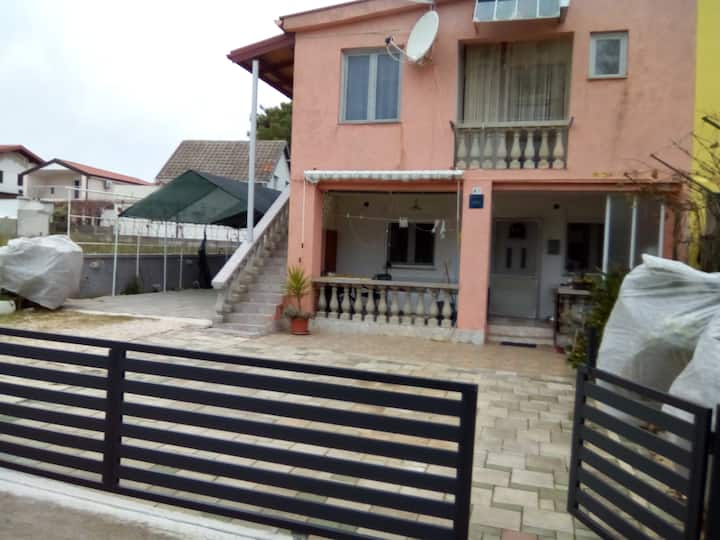 Apartman: Mirno Okruženju Nadomak Prelijepe Plaže - Vir