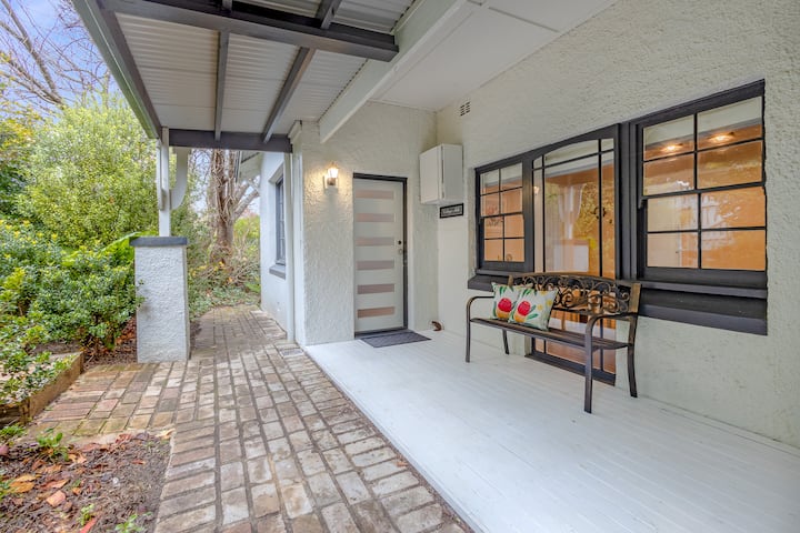 Sunshine Cottage With Private Garden - Katoomba
