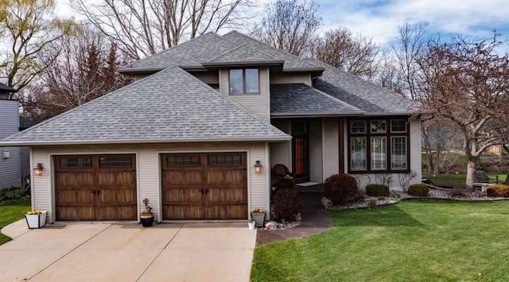3-bedroom Home With Indoor Fireplace - Greenville, WI