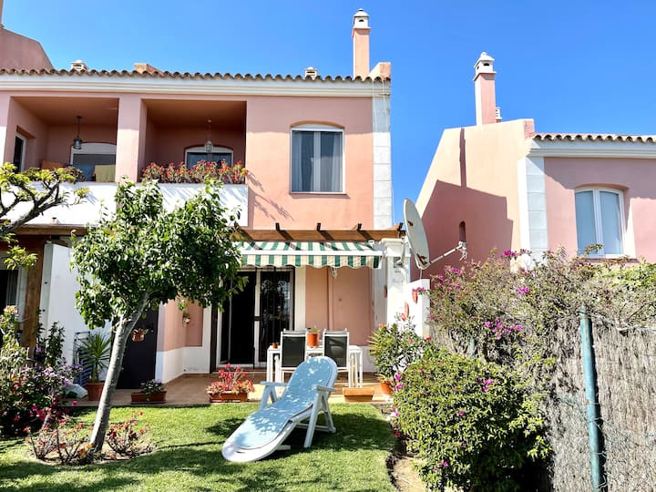 Townhouse With Private Garden And Communal Pool - San Roque