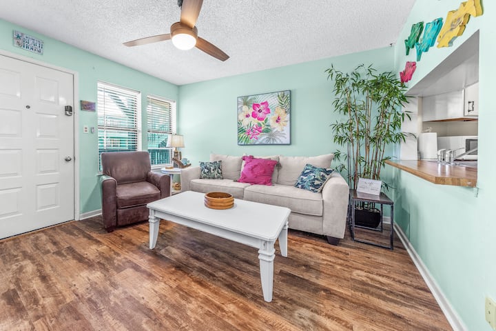 Beachy Living 2 Bedroom 2 Bathroom - Gulf Shores, AL