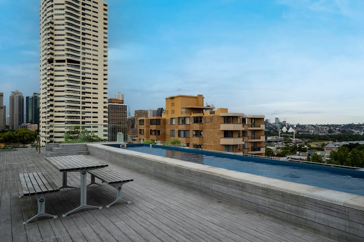 Darlinghurst Sky Pool Apartment - Views & Comfort - North Sydney