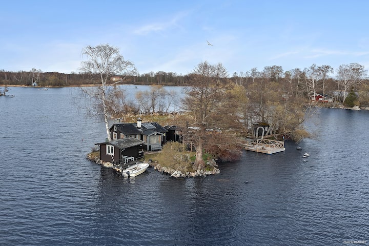 Helt Egen Ö.
Ingen Stress Och Inga Grannar. - Örebro
