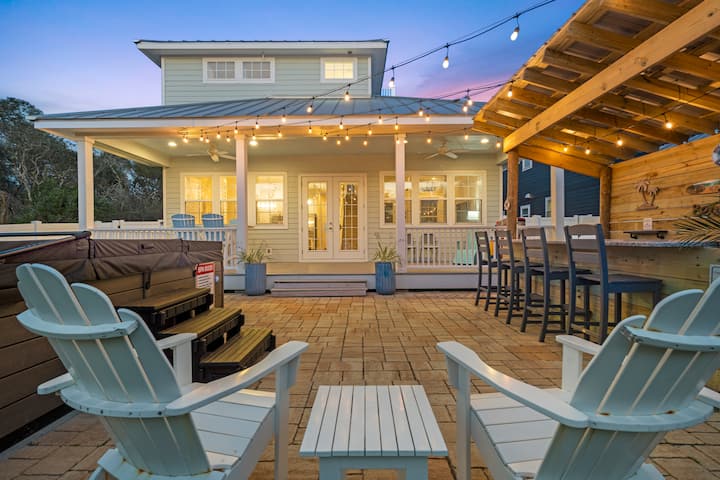 Coastal Home: Next To Beach Walk/hot Tub/tiki Bar - Crescent Beach, FL