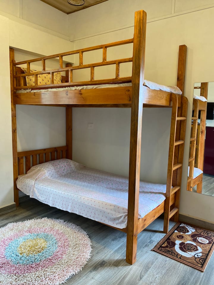 Midhill Cottage: The Ivy Unit - Shillong