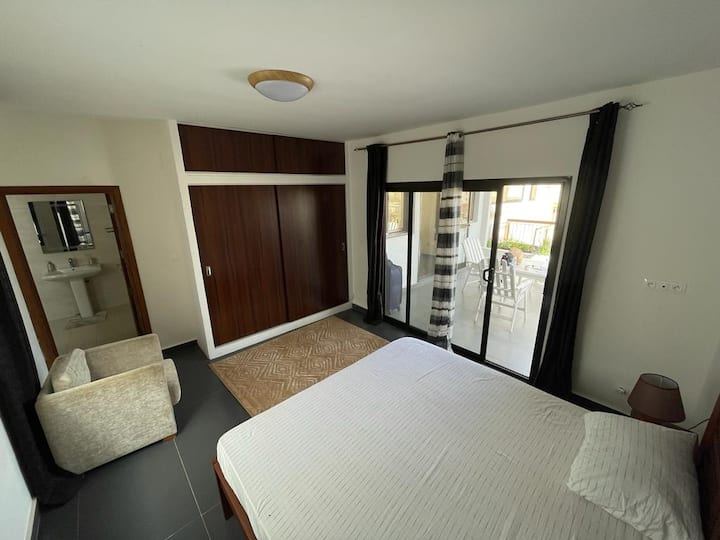 Cheerful 1-bedroom Overlooking An  Herbal Garden - Dakar