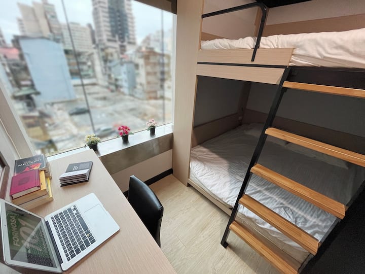 Triple Room, Shared Bathroom & Chill Out Space - 萬華區